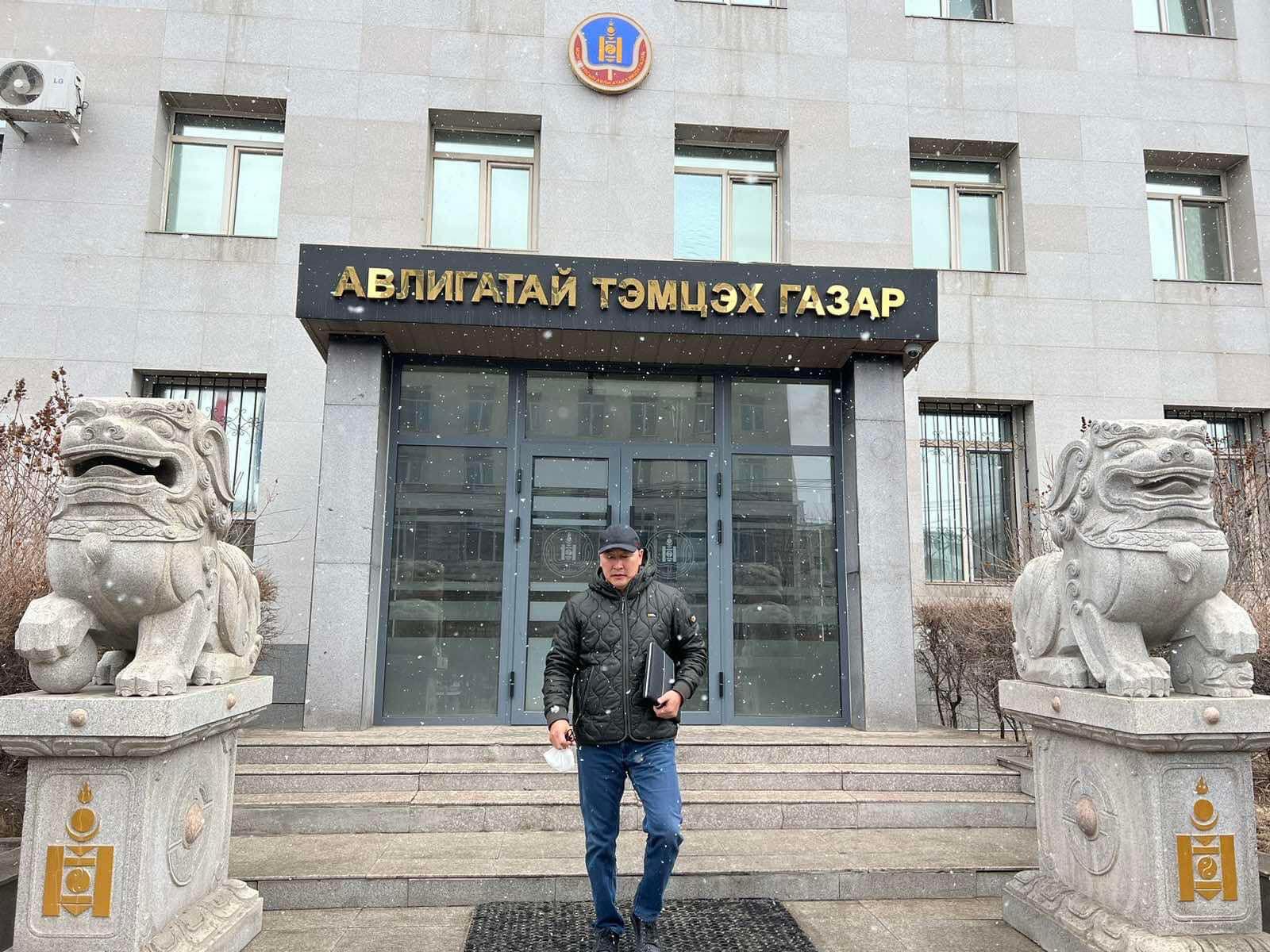 Ж МӨНХБАТ НАМАЙГ ГАДААД РУУ ЗУГТААСАН ОРГОН ЗАЙЛСАН ГЭЖ ГҮТГЭСЭН