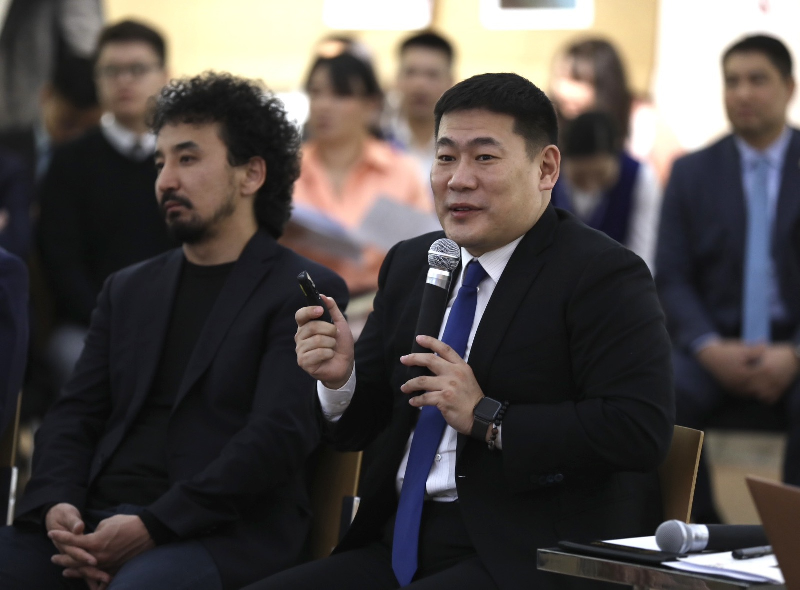 ЕРӨНХИЙЛӨГЧ У ХҮРЭЛСҮХ “БҮС БА ЗАМ” ДЭЭД ТҮВШНИЙ ЧУУЛГА УУЛЗАЛТАД ОРОЛЦОХООР БЭЭЖИНД ОЧЛОО