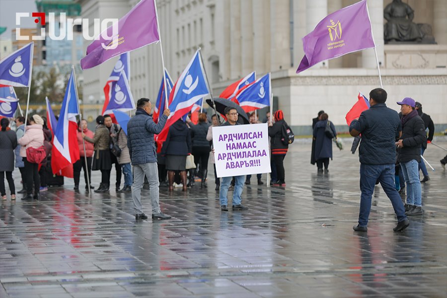 СУРАГГҮЙ АЛГА БОЛСОН 12 НАСТАЙ ХҮҮХДИЙГ ОЛЖ АР ГЭРТ НЬ ХҮЛЭЭЛГЭЖ ӨГЛӨӨ